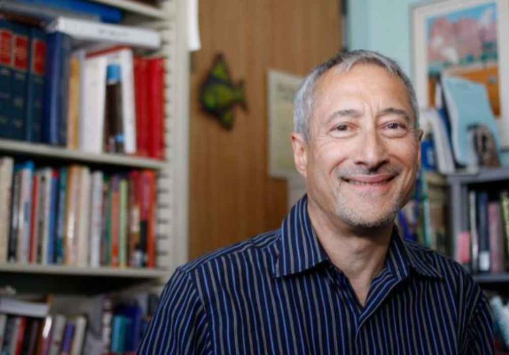 Knight Center director speaks on newsies and music - Knight Center for ...